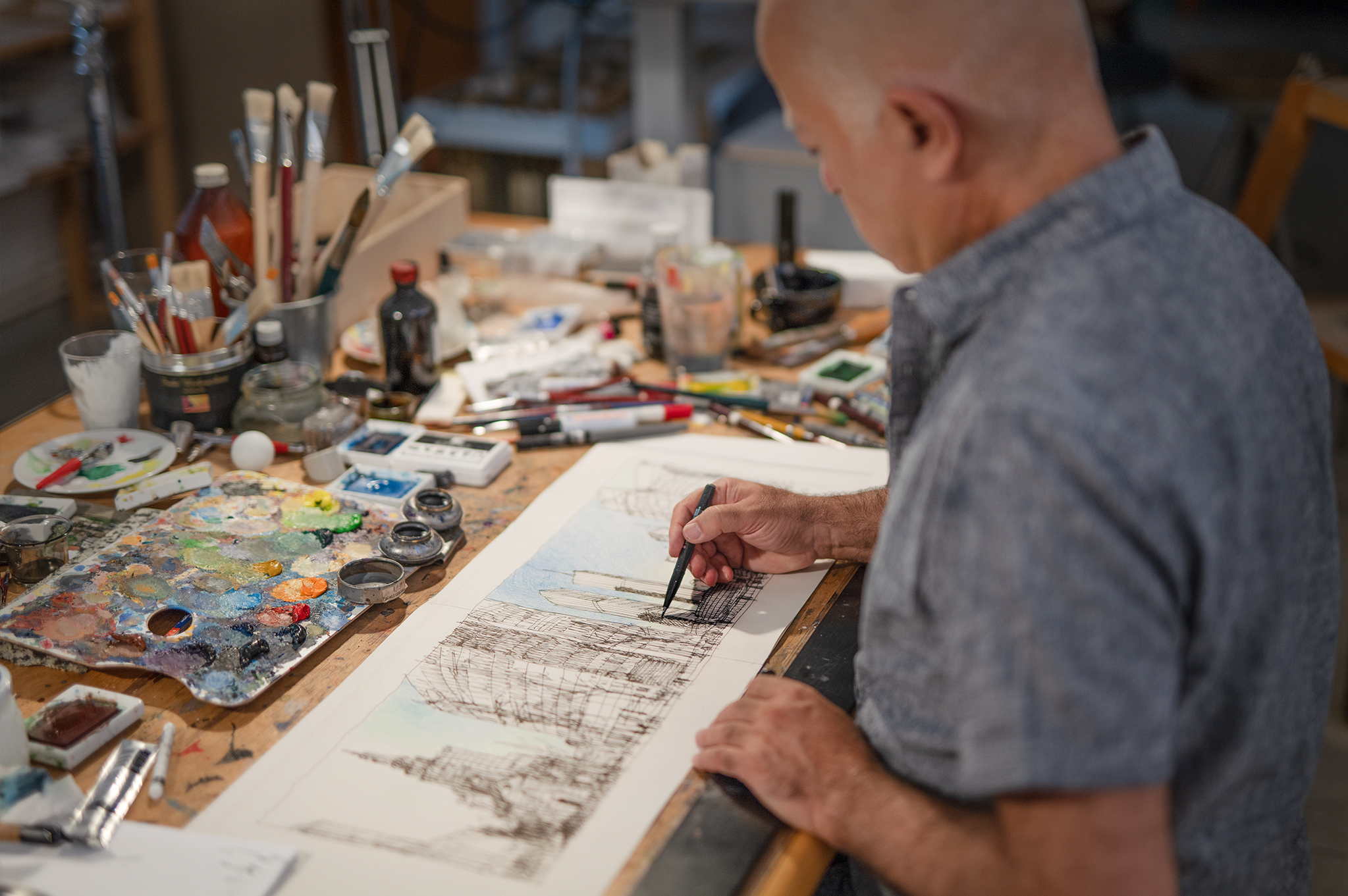 Yadegar Asisi koloriert die Panorama-Skizze in seinem Atelier ©asisi